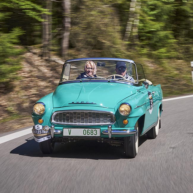 Oslava 130 let v pohybu: Historické vozy Škoda na 7 Castles