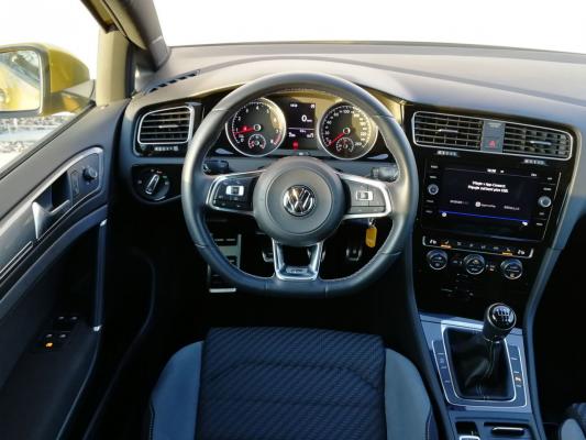 Volkswagen Golf R-LINE HIGHLINE 1,5 TSI 110kW | Ojeté vozy Volkswagen